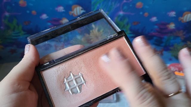 Косметика для лица, затертая до дыр...