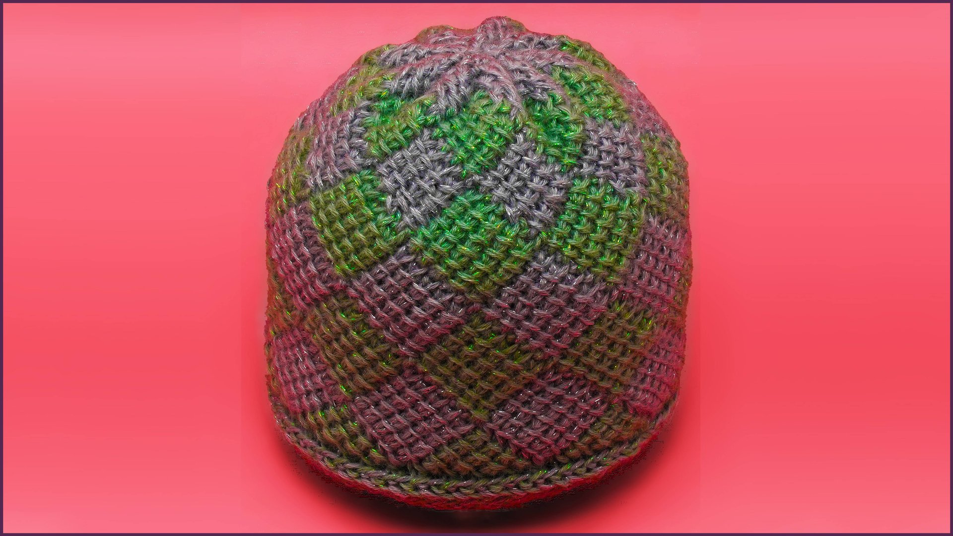 Шапка узором энтерлак тунисским крючком.