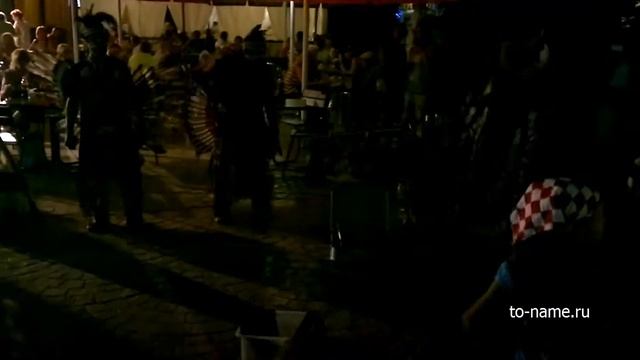 Индейцы поют и танцуют