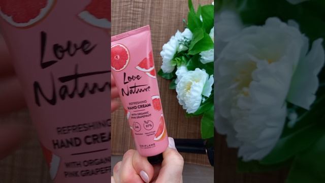 Освежающий_крем_для_рук_с_органическим_ароматом_розового_грейпфрута_серии_Love_Nature[1]