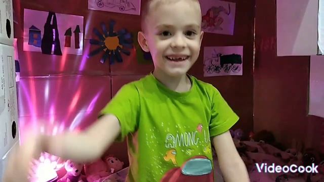 Построили картонный дом