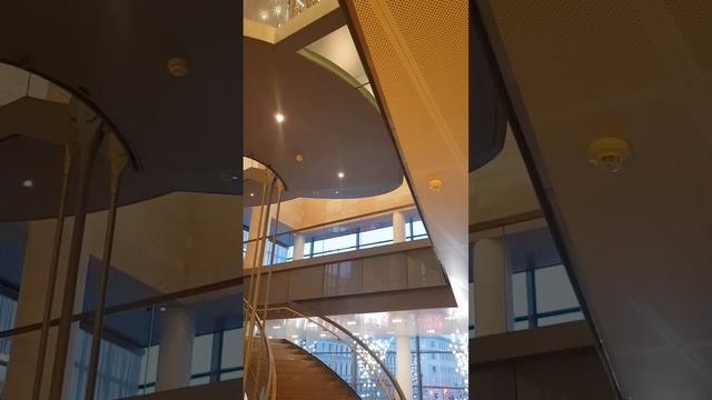 Мариинский театр-2, или Новая сцена Мариинского. Янтарное фойе великолепно!