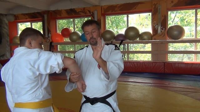 Точка неврологического нокаута TW 12. Практика Кюшо джитсу