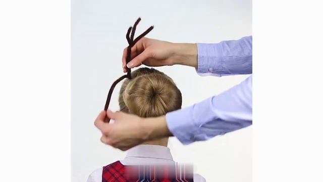 Креативная рождественская прическа для маленьких девочек