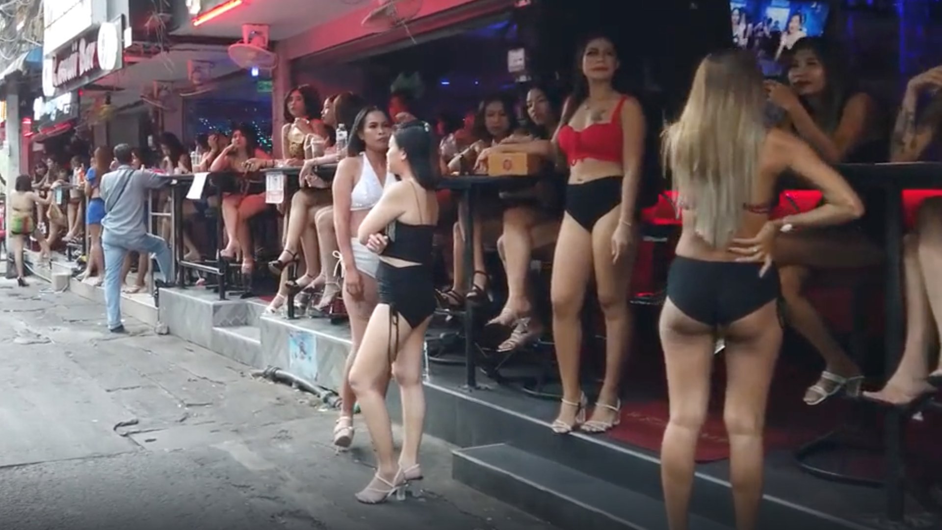 ПАТТАЙЯ. НОЧНЫЕ ПРОГУЛКИ. ПОДСМОТРЕННЫЕ СЦЕНЫ Pattaya Soi 6, Beach Road Mesmerizing Scenes