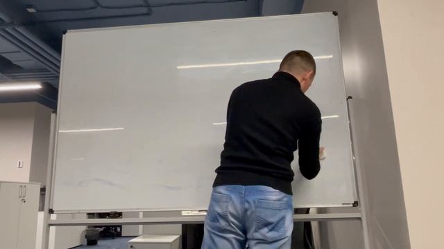 Рисунки маркером на белой офисной доске