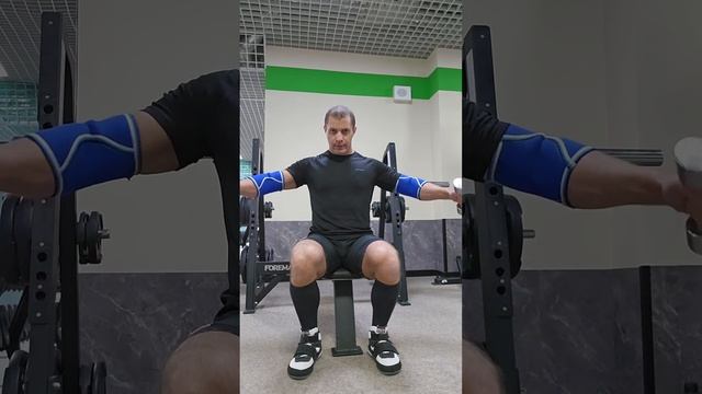 Вращение с гантелями (мобилизация плеч)