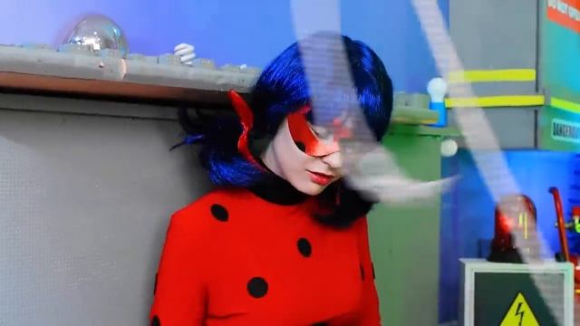 Из ботанши в ЛЕДИБАГ  Как выбраться Супергерою из Тюрьмы