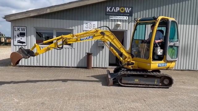 Миниэкскаватор Yuchai YC25 2