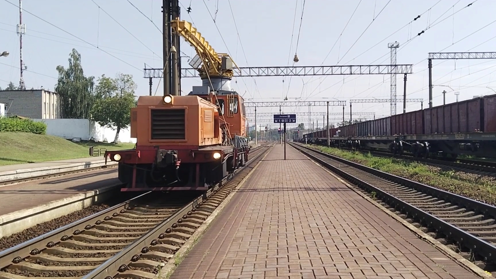 МПТ4 - 689 проследует резервом станцию Степянка.