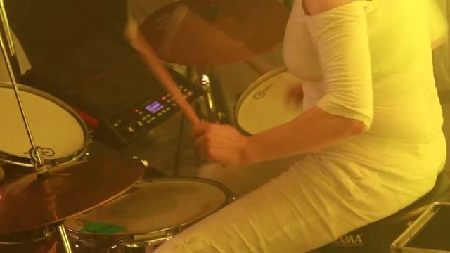 IVA NOVA - Молода/The Young Girl (БелосНежный концерт, ноябрь 2019)