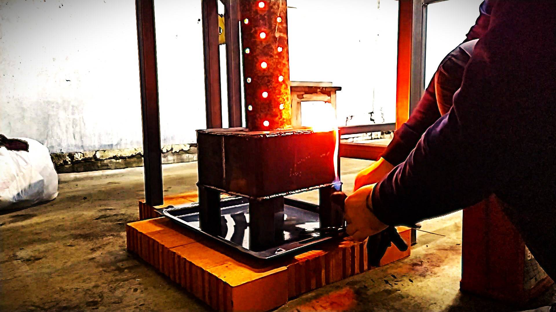 Почему не горит печь на отработке? Печь в гараж на отработанном масле.