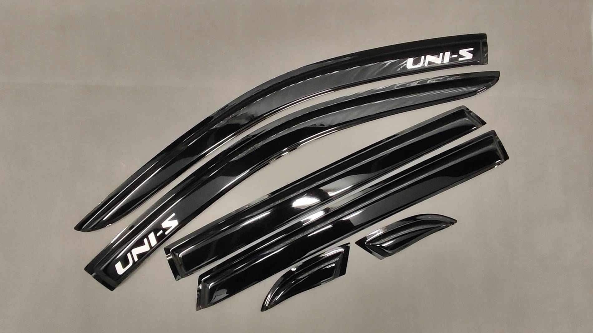 Дефлекторы 6 шт для Changan UNI-S (черные с лого)