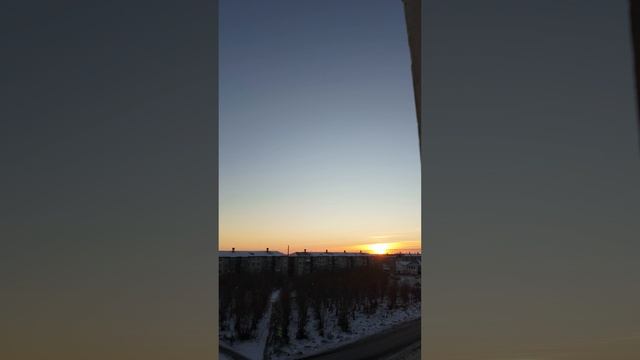 Солнце садится. Воздух свежий