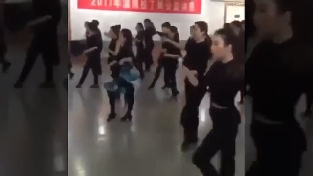 Обычная школа танцев в Китае ). "Ленинград - Дикий мужчина"