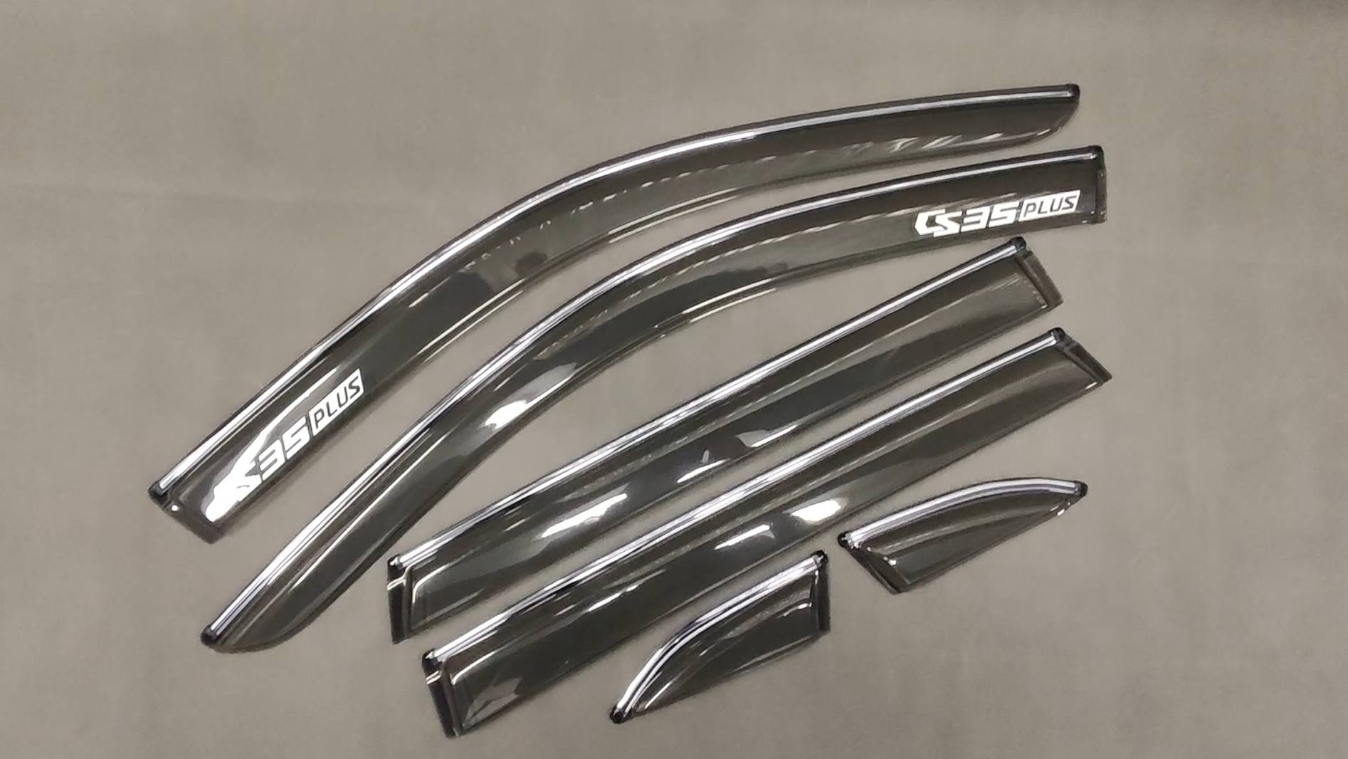 Дефлекторы 6 шт для Changan CS35plus / CS35plus new (затемненные с хром полосой и лого)