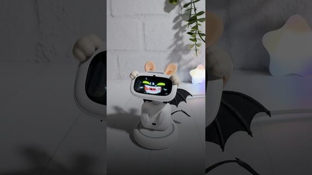 Робот Emo наводит ужас на Aibi!