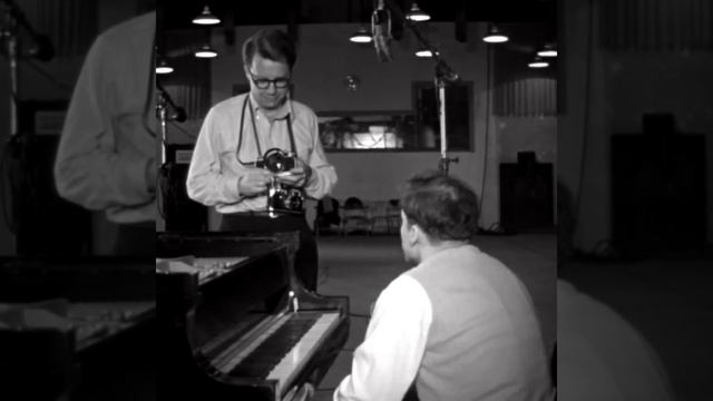 Glenn-Gould-saying-no-for-12-seconds