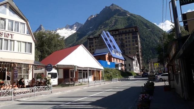 Куда поехать по России. Домбай, в переводе "Зубр", замечательный, очаровательный.