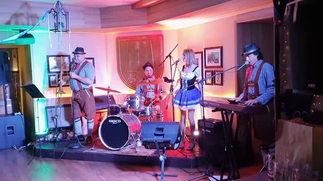 Октоберфест, Музыкальная группа Бюргер Бенд, Spaten Haus Grand