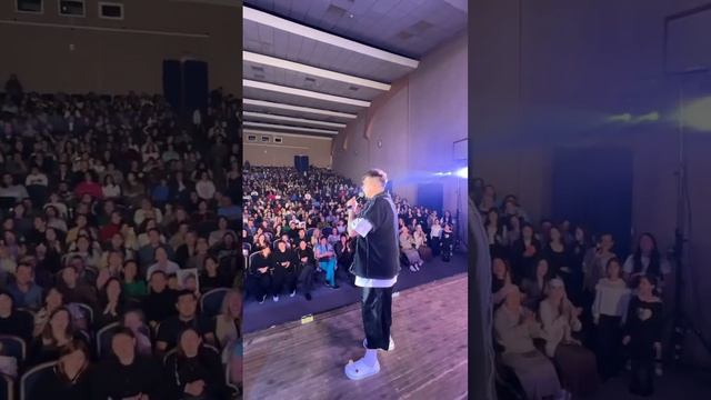 Голос завораживает  #элвингрей #critik7