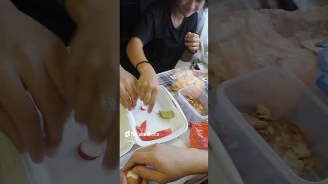 Овощи были вкусные наверно...