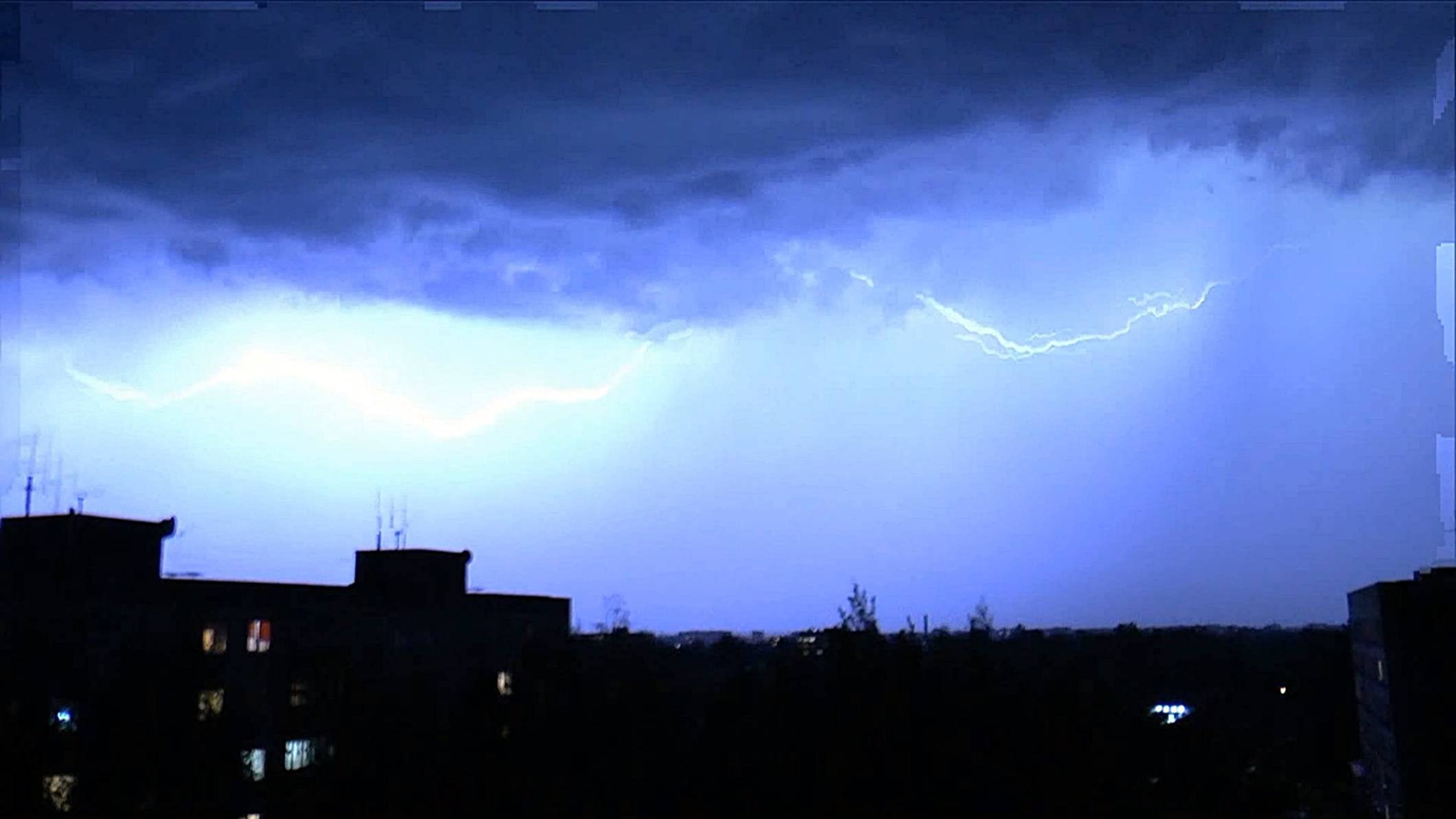 Тучи над городом встали...
