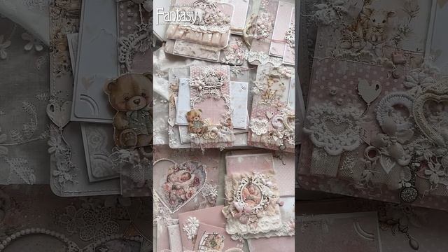 Небольшой обзорчик страничек двух альбомчиков близняшек 🎀