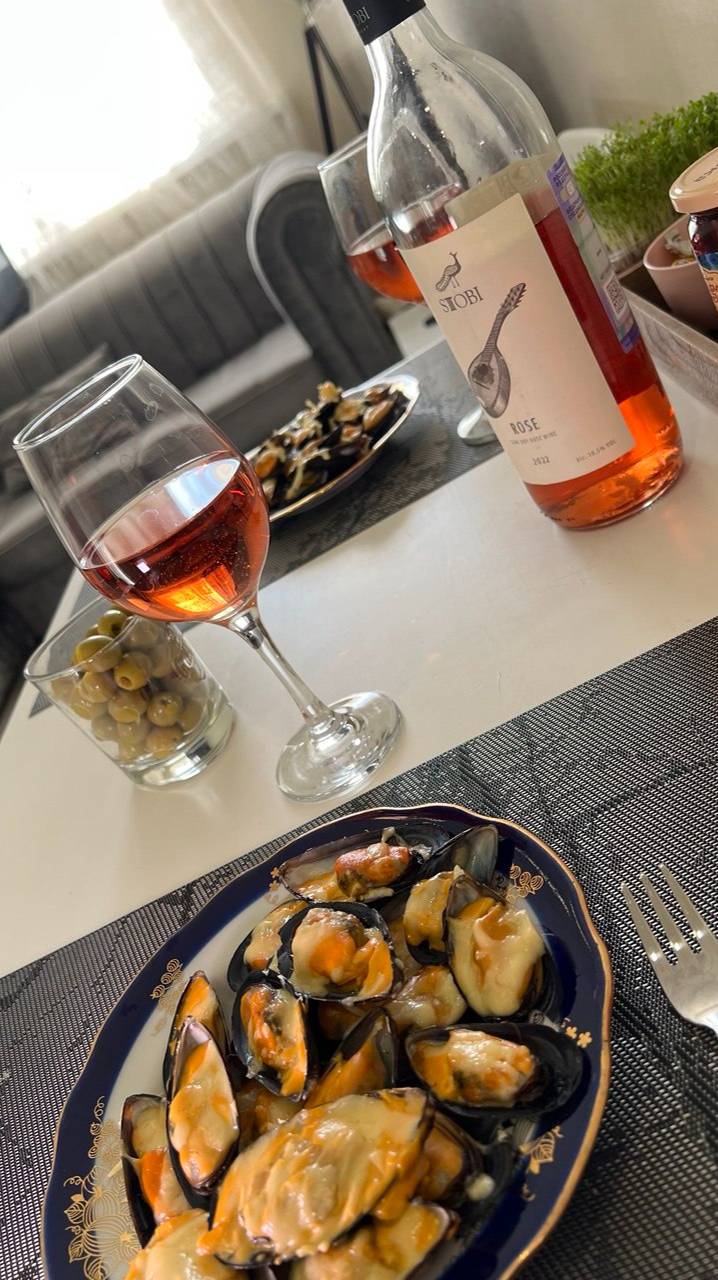 Мидии с соусом спайси в духовке, рецепт