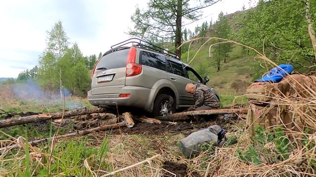 Застряли объезжая ледник по болоту! 15 часов и ни одной живой души! Помощи ждать неоткуда...