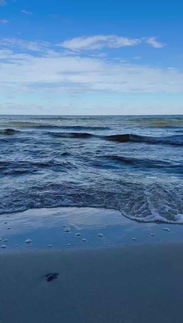 Немного Балтики вам в ленту....)))
Шум прибоя оригинален)))))