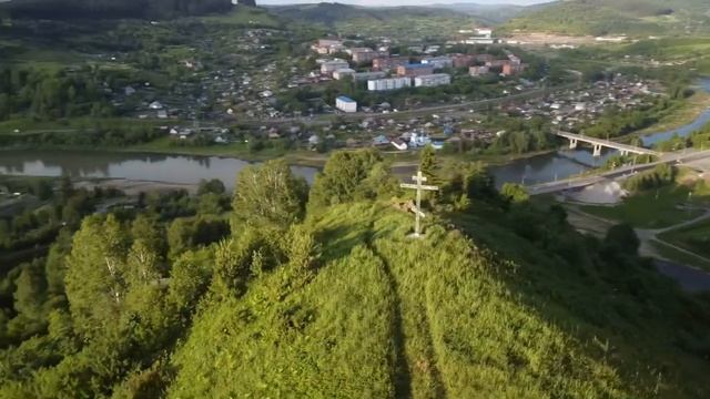 Мундыбаш. Поклонный крест на горе.