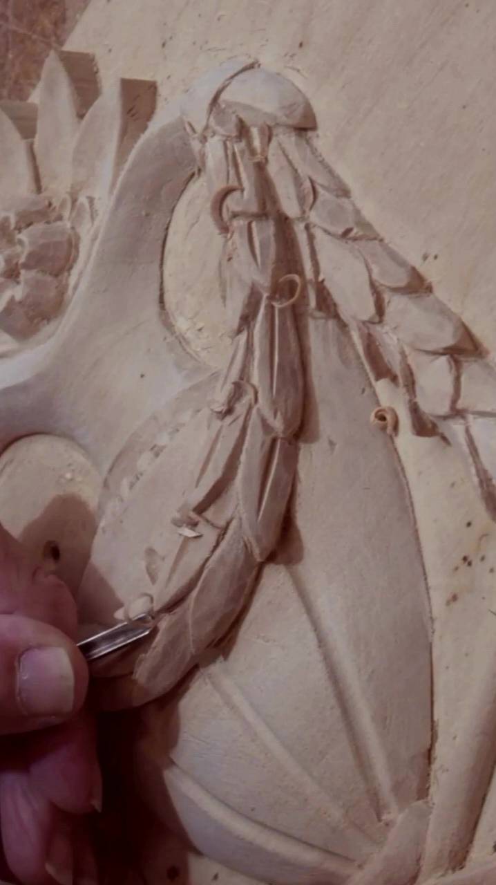 Мастер-класс как сделать/вырезать декоративное изделие для оформления двери из дерева своими руками