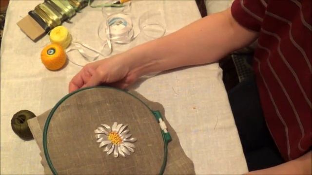 Часть 2. Ромашка. Вышивка лентами для начинающих.
