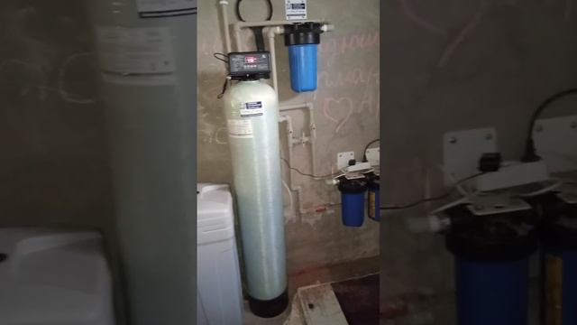 Система очистки воды с прокладкой дренажа на потолке в коттедже