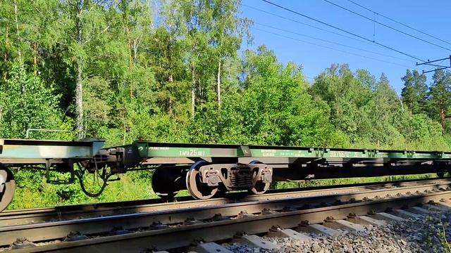 "Налегке" Электровоз ВЛ10У-289 с порожними контейнерными платформами.