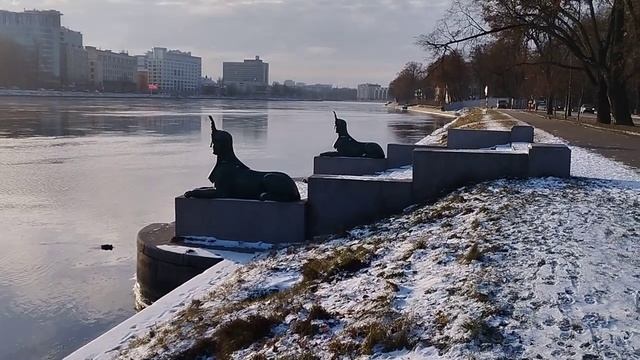 Питерские сфинксы с человеческим лицом и женской грудью