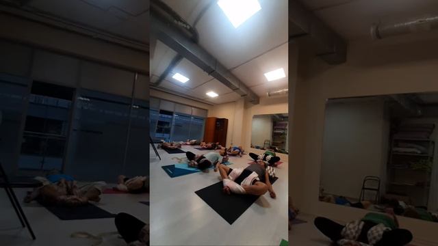 Дыхательные упражнения лежа.