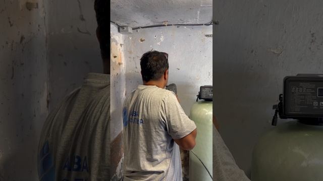 Работы по креплению фильтров на стену