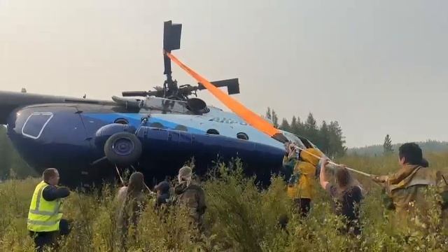 Перевернули вертолёт