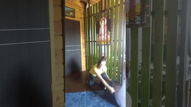 Как складывать йога-коврик.