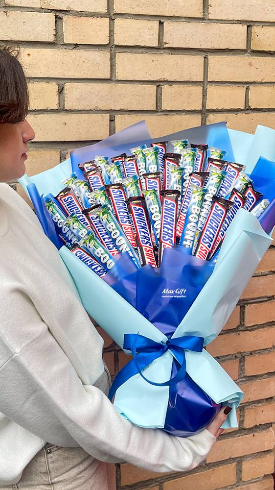 Букет из шоколадок «Подарок сладкоежке» / Букет из сникерсов и баунти