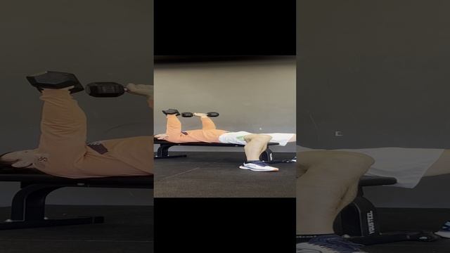 Жим гантелей поочередно