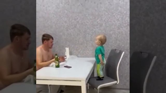 #Малыш ругается с папой.