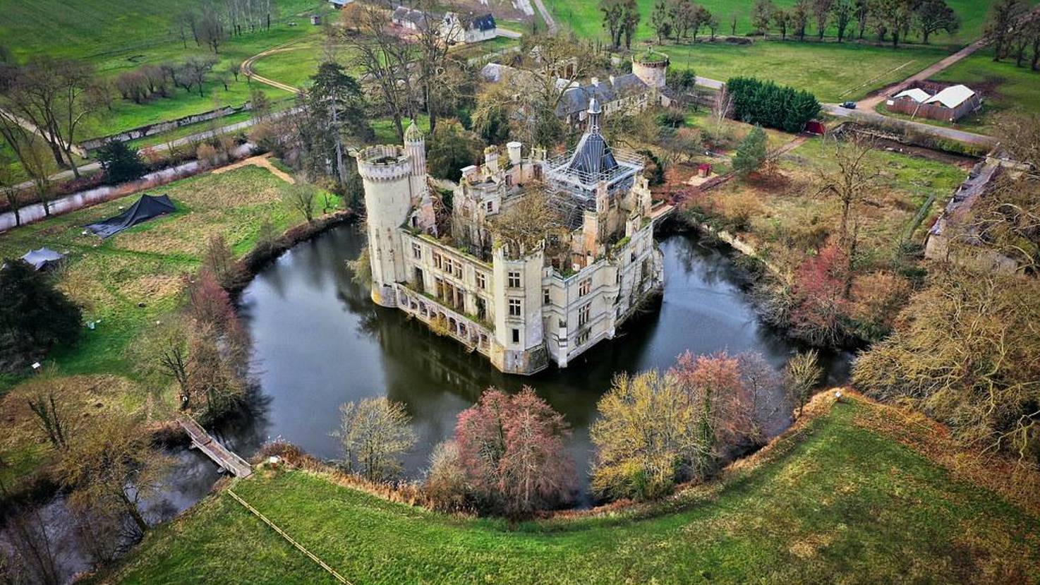 Брошен и забыт.Замок Мот-Шанденье,Франция.