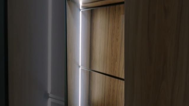 Мини-гардеробная в хрущевке с светодиодной подсветкой