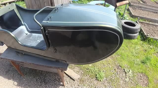 Зачищаем и красим корыто коляски