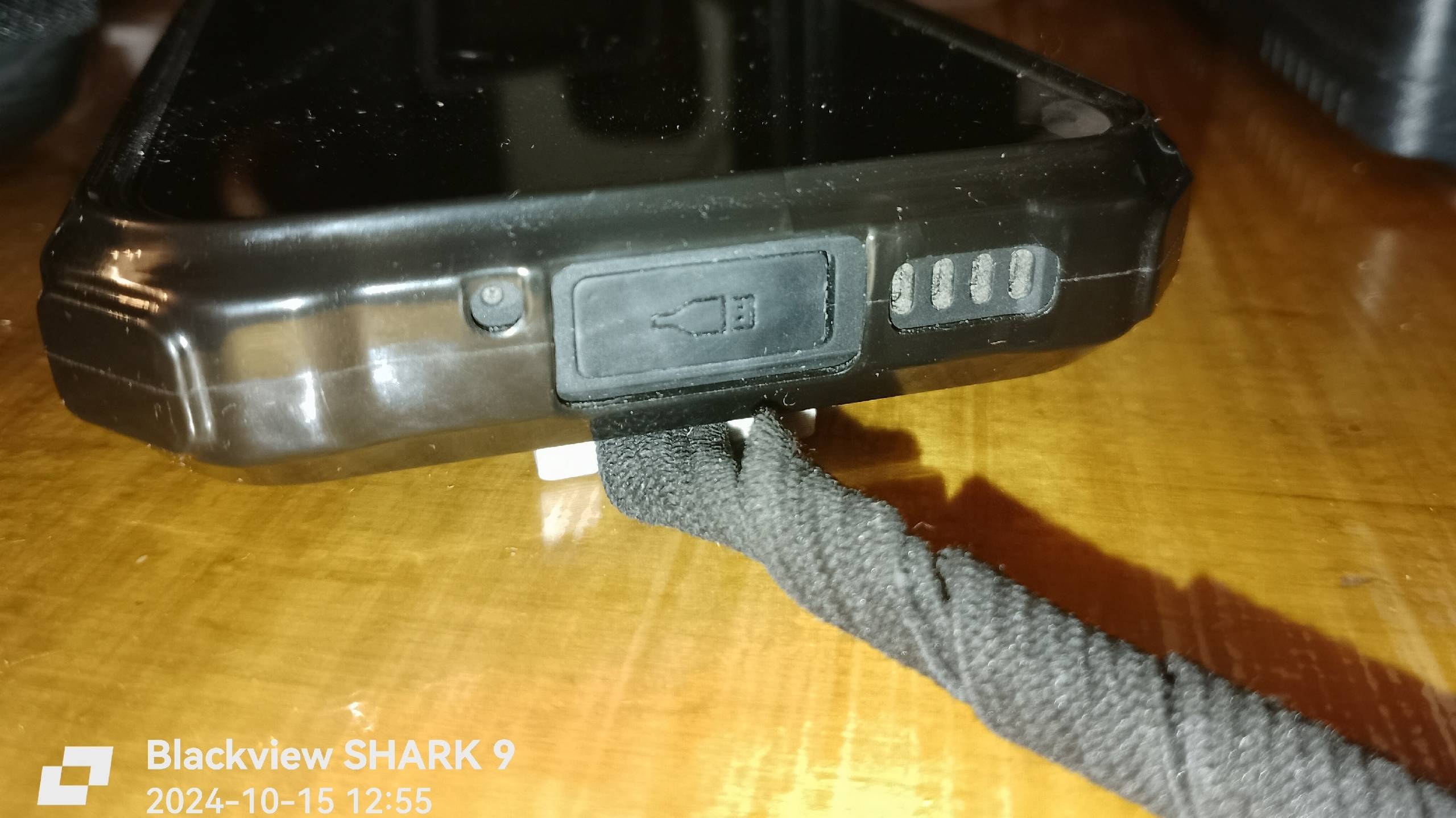 Заглушка порта зарядки не влезает? Уменьшаем (Восстанавливаем)!