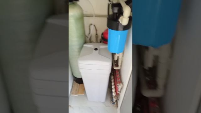 Система очистки воды в кухонном шкафу