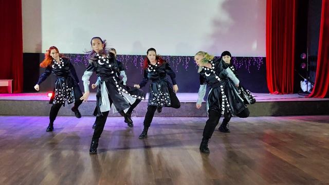 Villains | ONEUS - LUNA
K-pop/Cover dance Millenium Киров